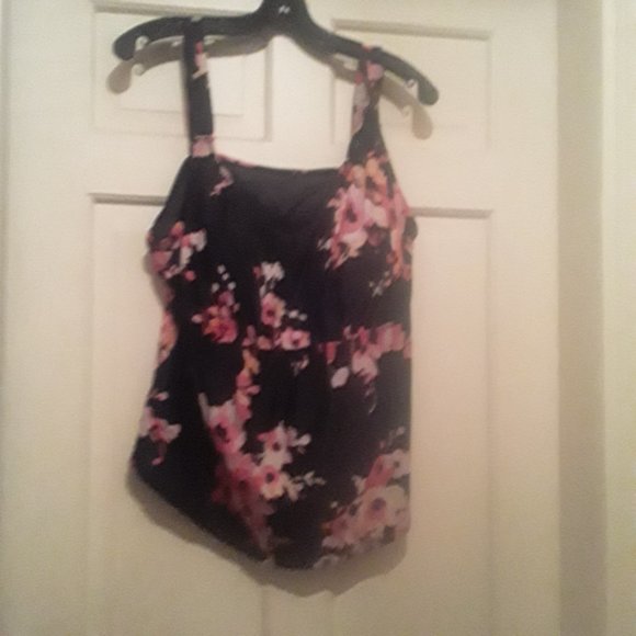 Beach Belle | Swim | Beach Belle Black Floral Tankini Swimsuit Top ...